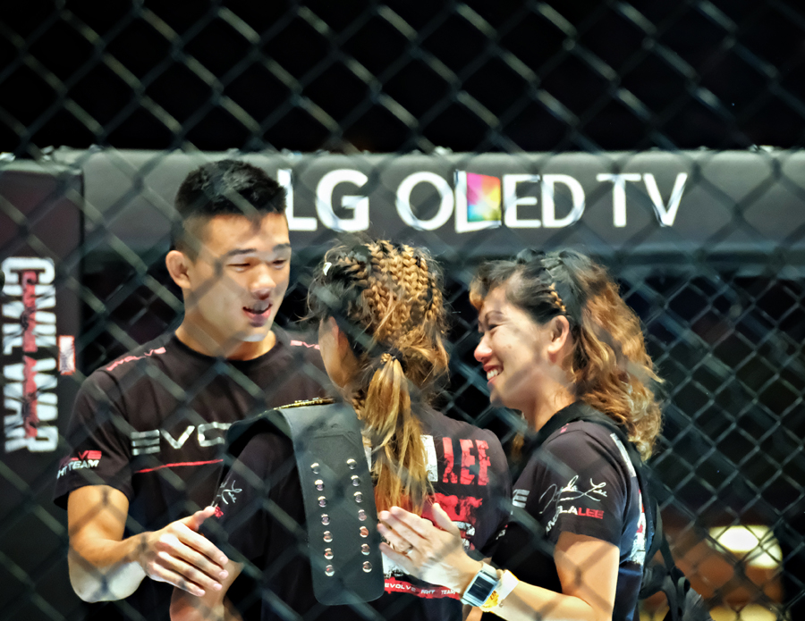 Angela Lee defeated Mei Yamaguchi to become youngest MMA Champion ...